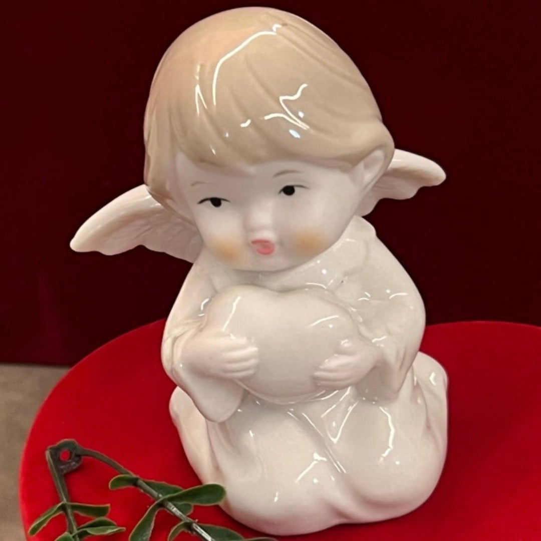 Baby Angel Holding Heart – Timaya's Decor